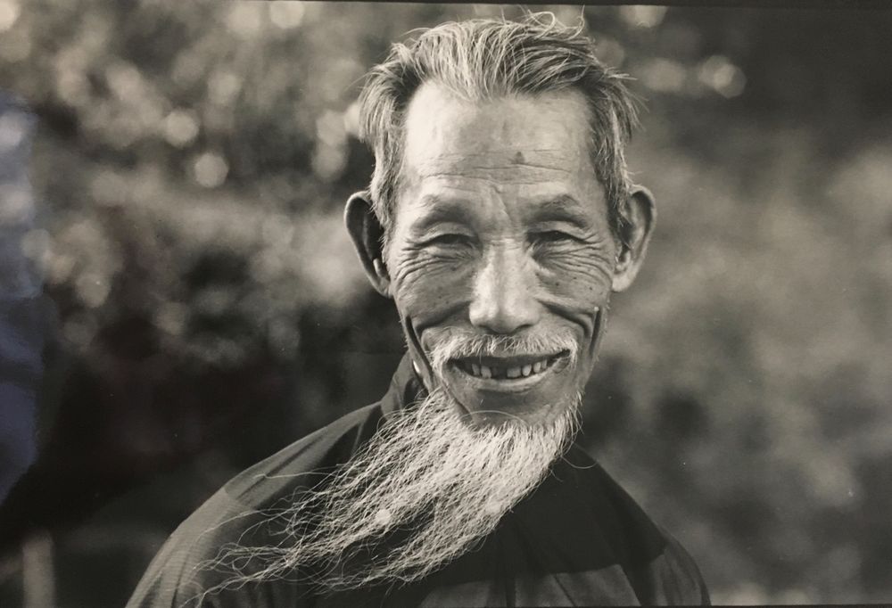 Alter Mann mit Bart, Vietnam, 1990 - by Judah Passow (Gebraucht) in ...