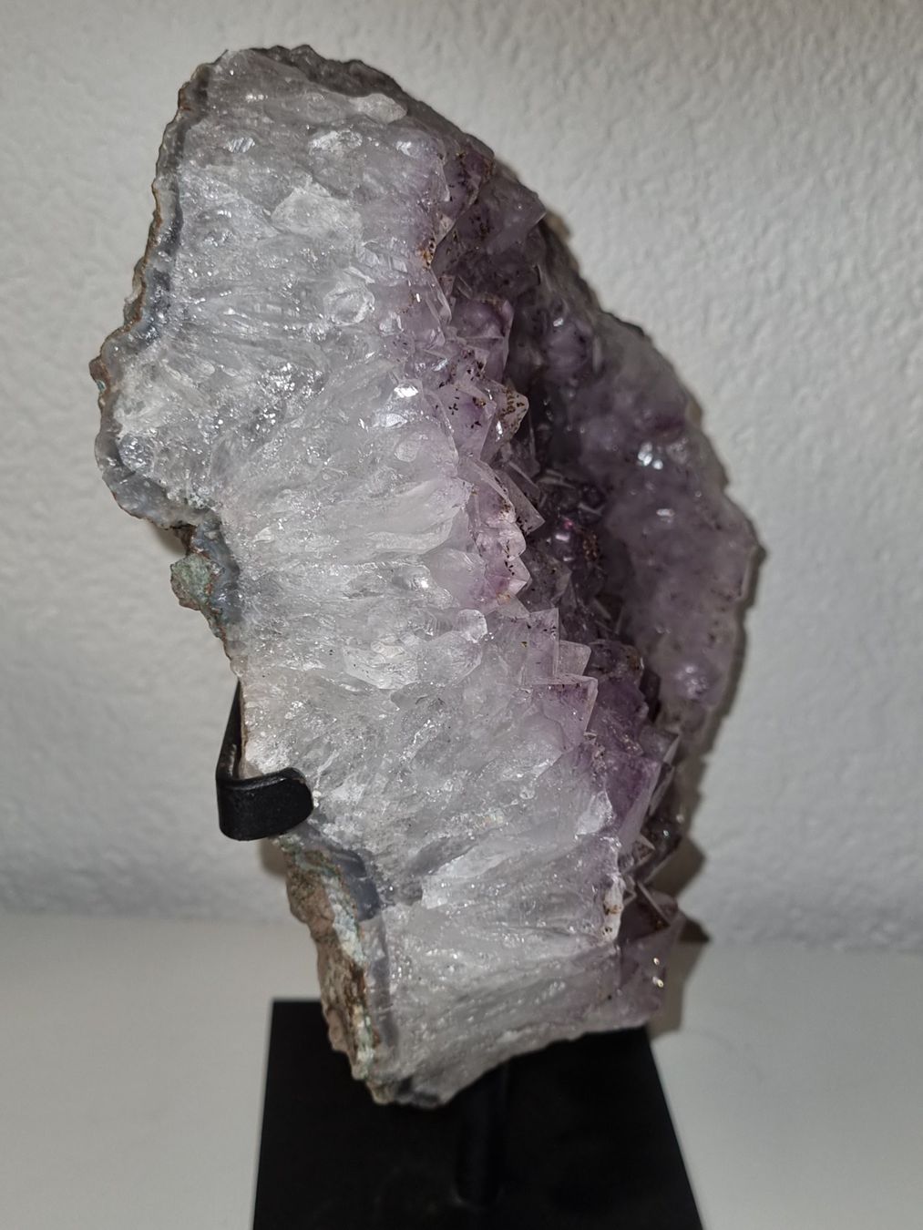 Grosser Amethyst auf Ständer. Heilstein (Gebraucht) in Eschenz für CHF ...