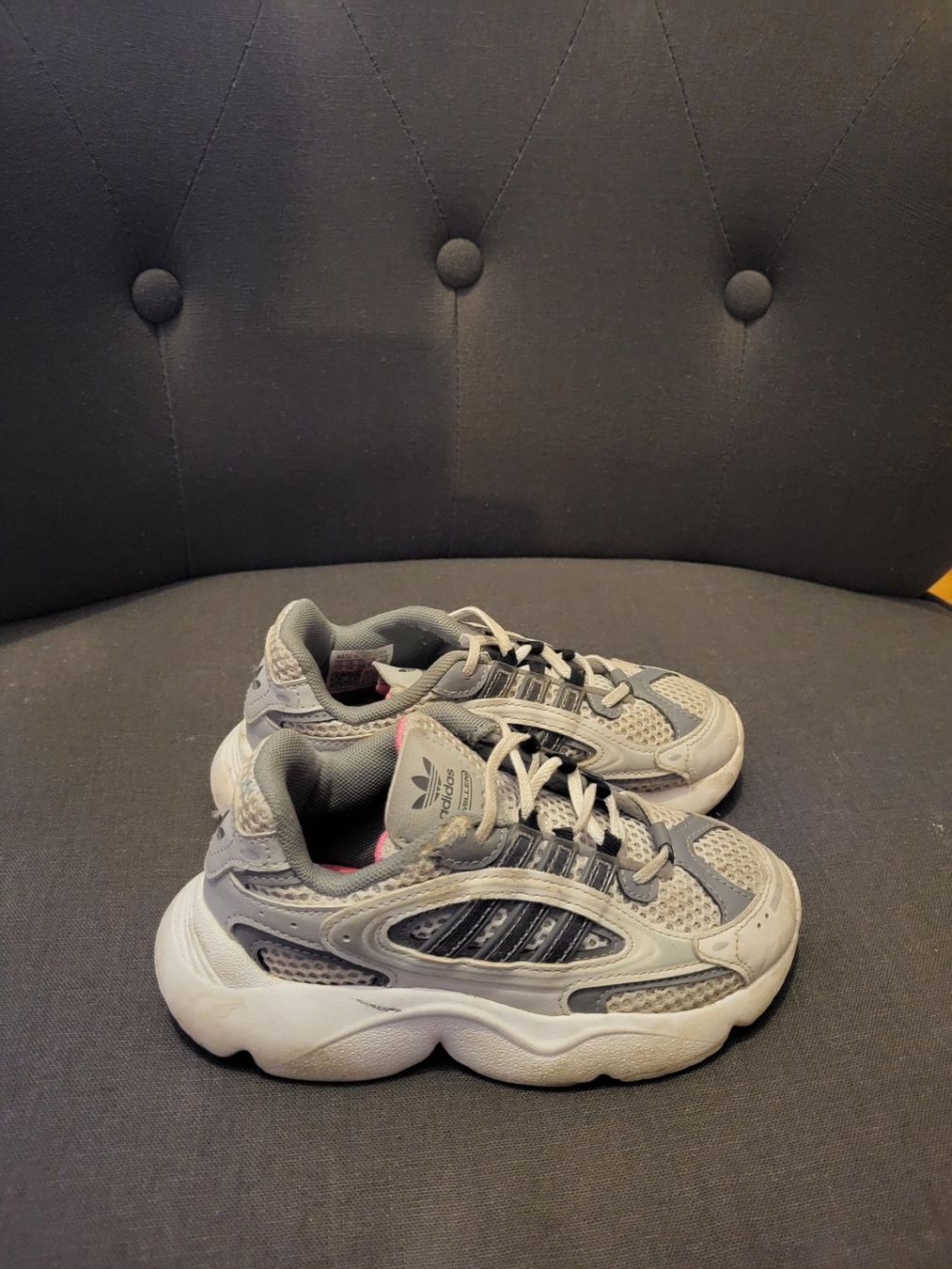 Adidas Ozmillen - pointure 29, baskets enfant. (D'occasion) à Perly ...