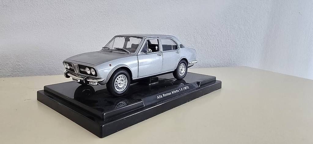 Zu verkaufen 11 Fiat, Lancia, Alfa Massstab 1:24 (Gebraucht) in ...