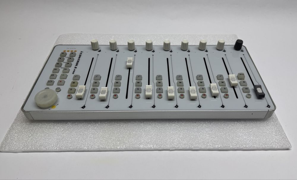 Icon iControl Pro MIDI Controller Motorfader Mixer (Gebraucht) in ...