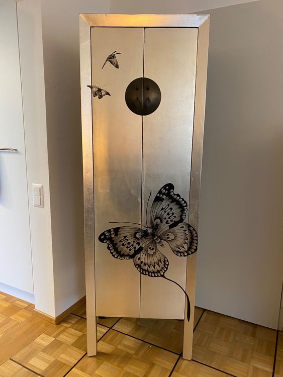 Schrank Schmetterling von Kare (Gebraucht) in Horgen für CHF 189 – nur Abholung auf Ricardo kaufen