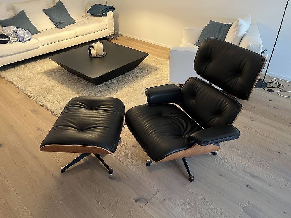 Eames Lounge Chair von Vitra inkl Ottoman, wie neu (Gebraucht) in Bäch ...