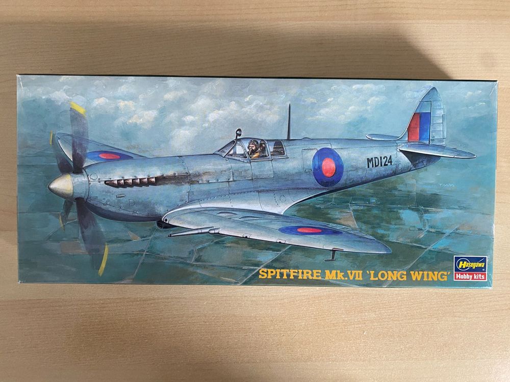 1:72 - Spitfire Mk. VII "Long Wing" von Hasegawa | Kaufen auf Ricardo