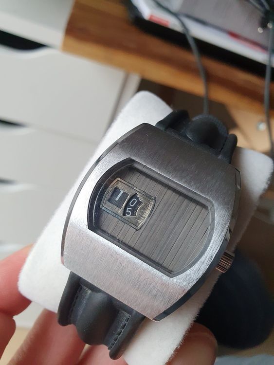 Montre à guichet mécanique - vintage - cadran carbone | Kaufen auf Ricardo