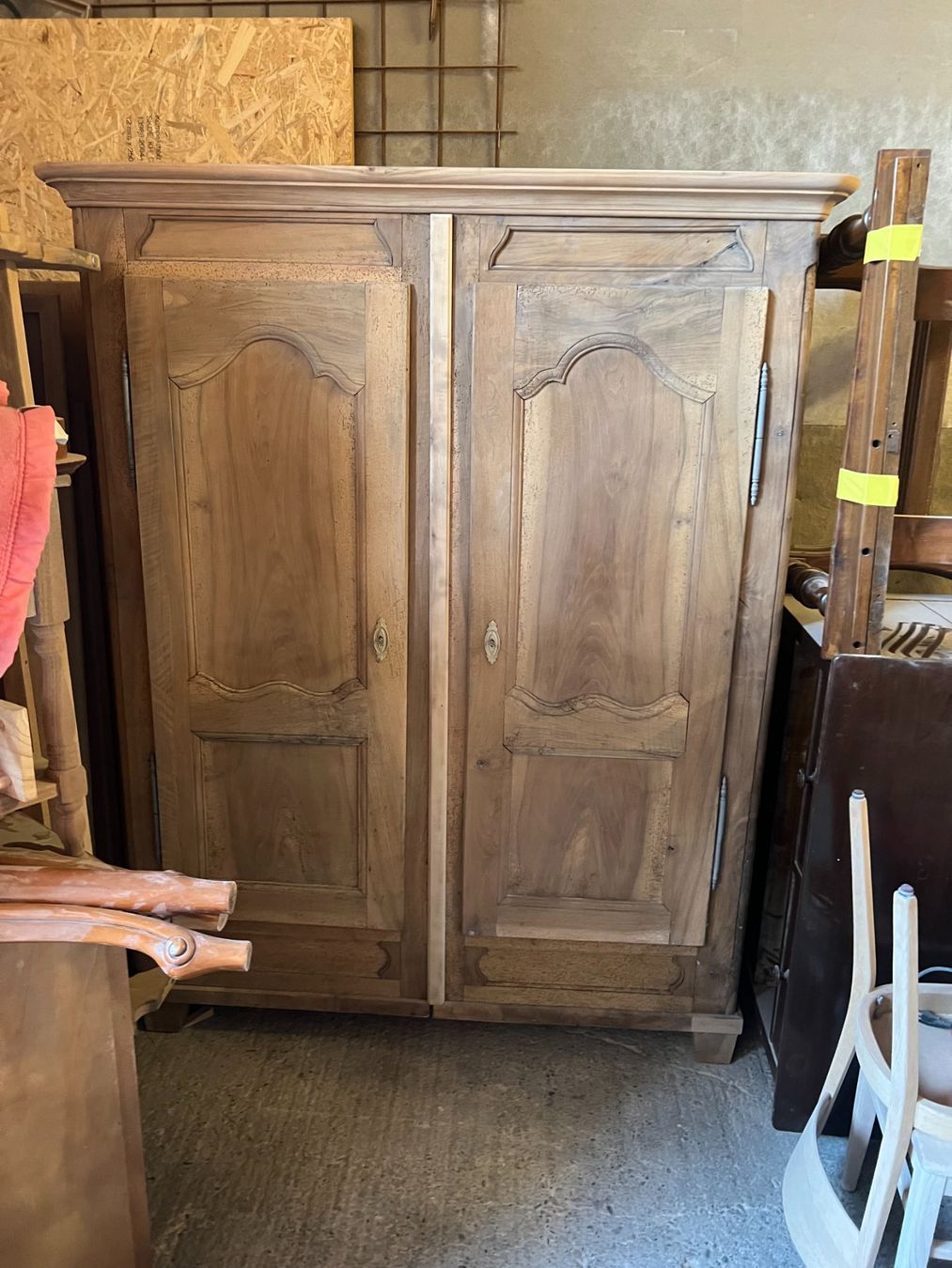 ART 969-D Armoire noyer sablé (D'occasion) à Pont-La-Ville pour CHF 499 ...