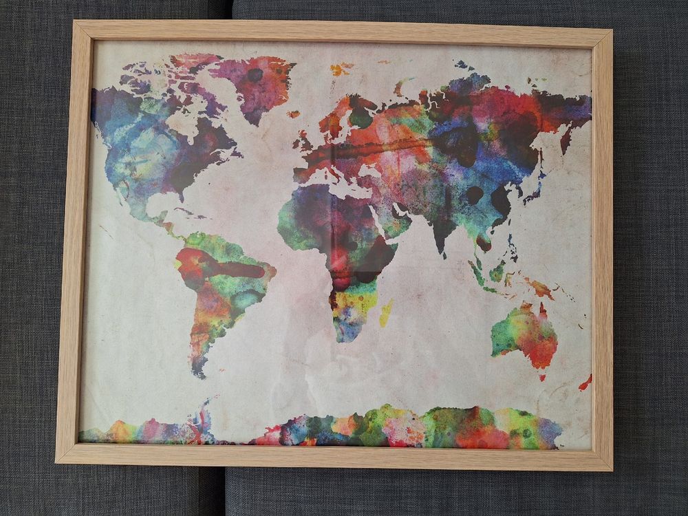 Bild Weltkarte bunt mit Rahmen 53 auf 43cm (Gebraucht) in St. Gallen für CHF 10 – nur Abholung ...