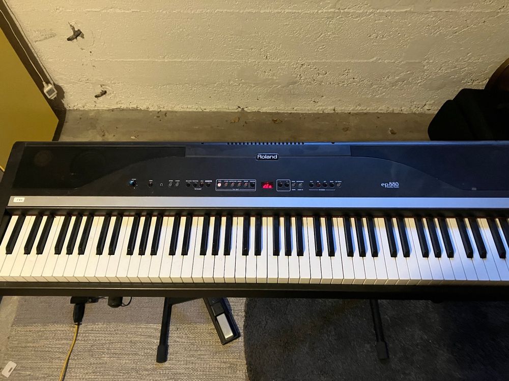 Roland Keyboard EP880 (Defekt) in Ennetbürgen für CHF 20 – nur Abholung ...