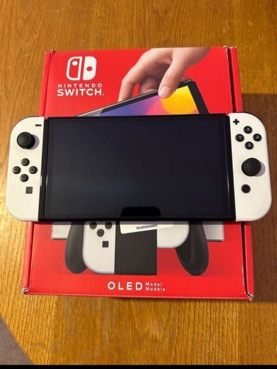 Nintendo Switch OLED + Hardcase + Pro Controller + SSBU (Gebraucht) in ...