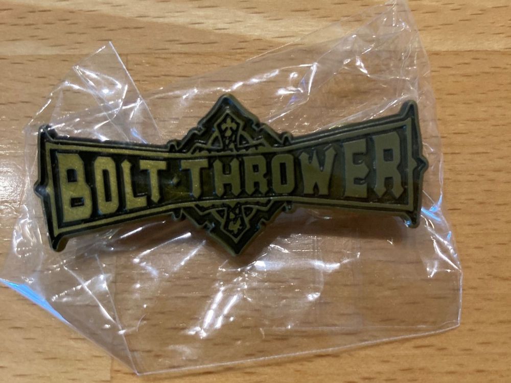Bolt Thrower Pin Anstecker Punk Rock Metal Pop | Kaufen auf Ricardo