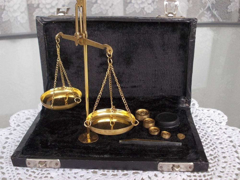 Messing Balance Waage*Feinwaage*Goldwaage mit Gewichtsteinen (Gebraucht ...