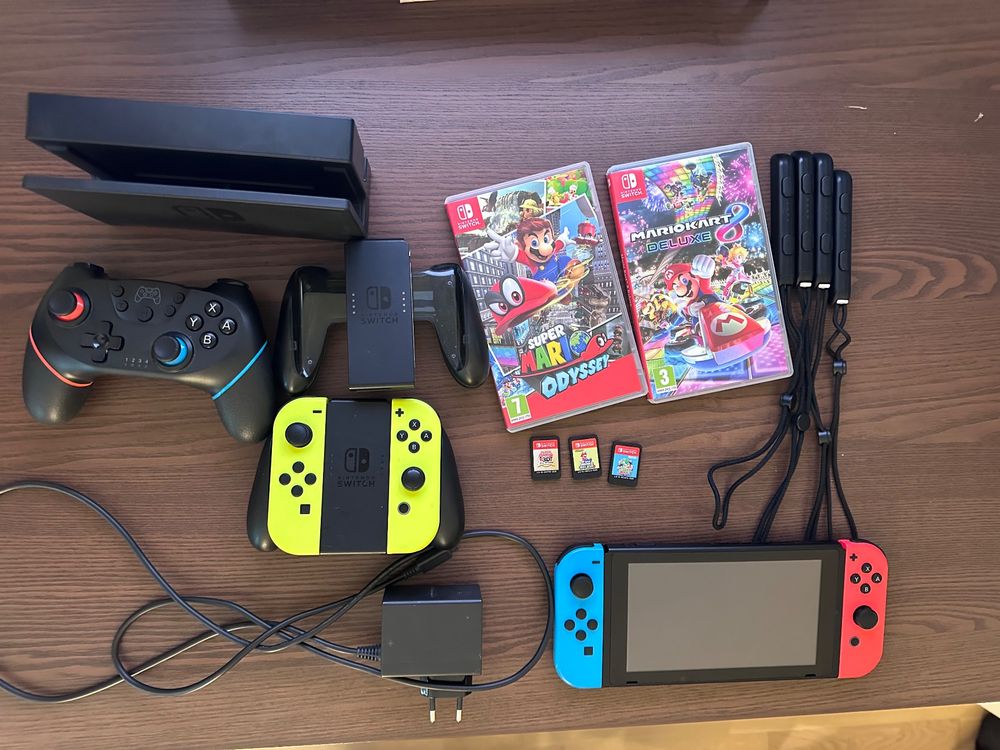 Nintendo Switch + 5 jeux Mario + 2 manettes + 1 manette pro (Gebraucht ...