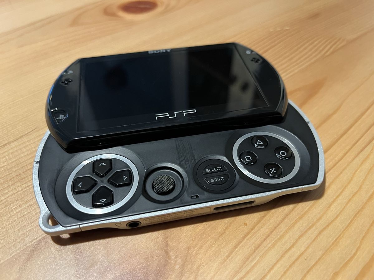 Sony PSP Go - Black - Handheld Gaming - Great Condition! (Gebraucht) in ...