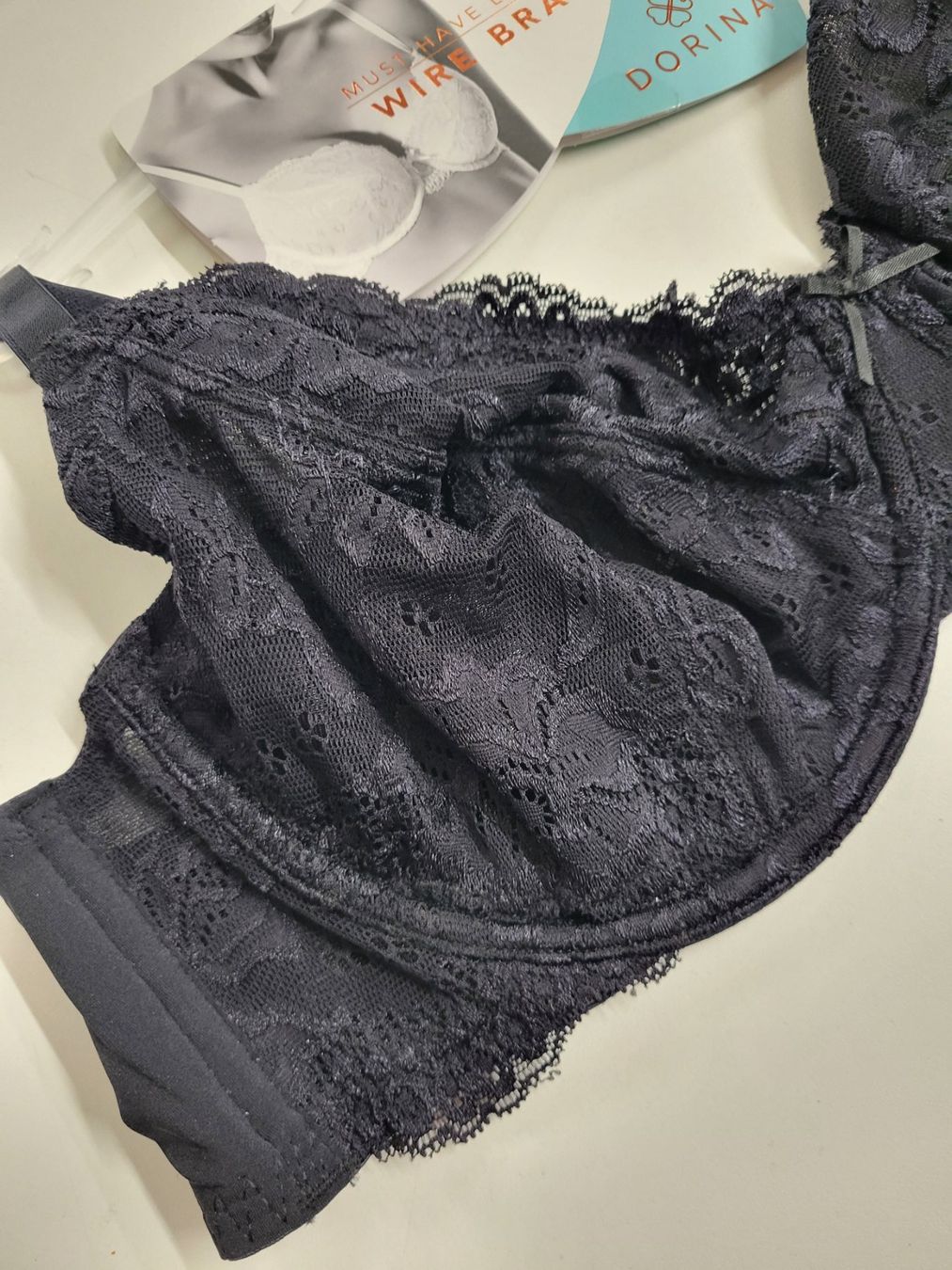 2 Schwarze Dorina Spitzen-BH, Gr. 95B - Neu mit Etikett 12.- (Neu und ...