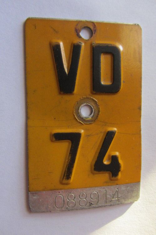 PLAQUE VELOMOTEUR VD 1974 (D'occasion) à pour CHF 3 – avec livraison ...