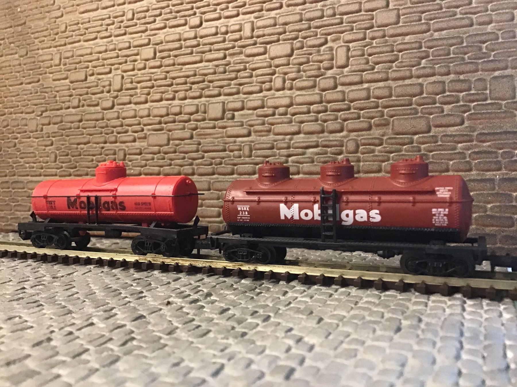 Modelleisenbahn: 2x "Mobgas" Kesselwagen, Spur N Top! (Gebraucht) in ...