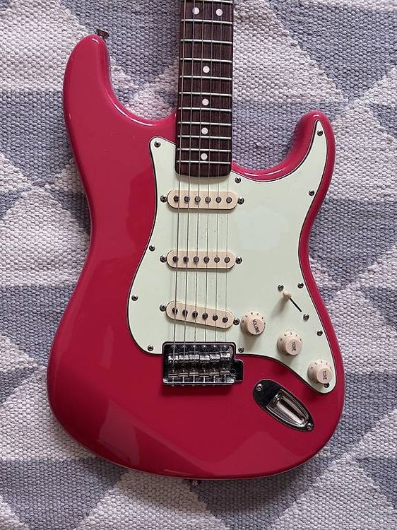 Squier Simon Neil Stratocaster (Gebraucht) in Zürich für CHF 400 – nur ...