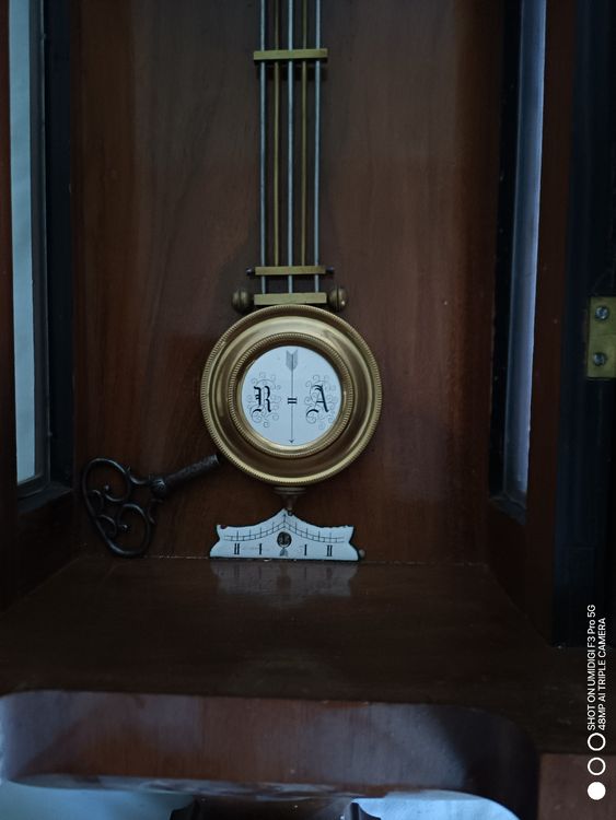 Antike Wanduhr mit Pendel, Holzgehäuse, defekt (Defekt) in Aarwangen ...
