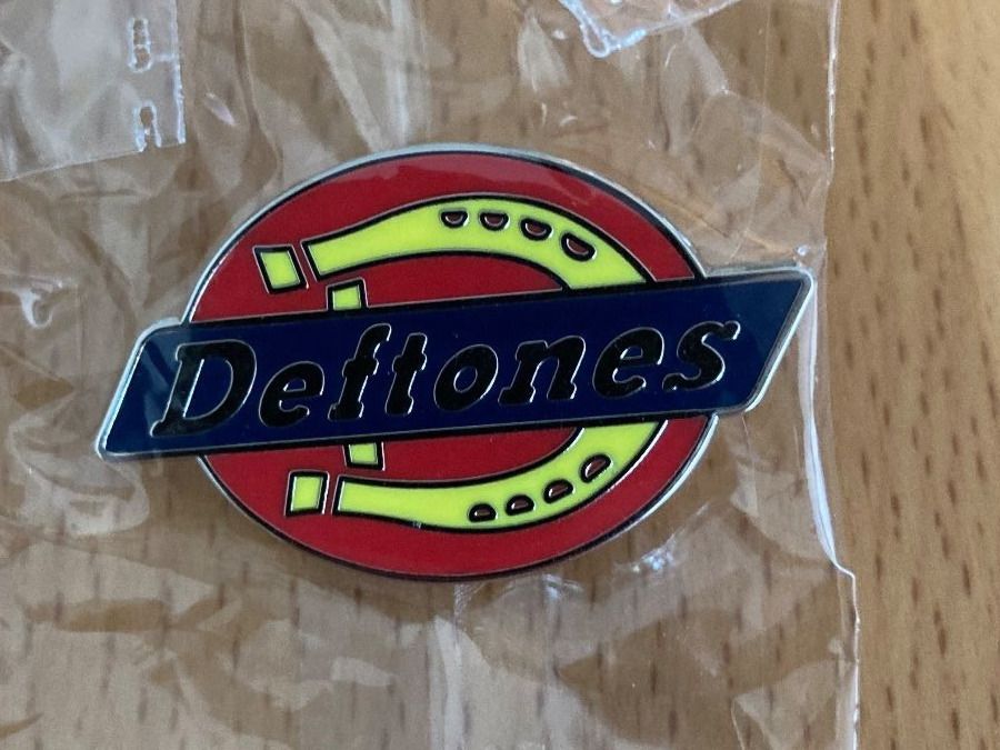 Deftones Pin Anstecker Punk Metal Rock Band (Neu (gemäss Beschreibung ...