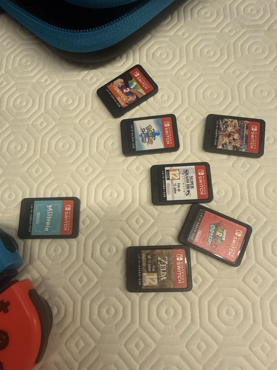 Nintendo Switch bundle with Zelda case & 7 games! (Gebraucht) in Rain ...