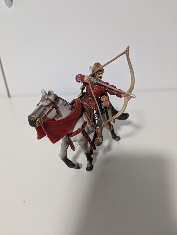 Spielzeug Ritter mit Pferd (Gebraucht) in Zunzgen für CHF 3 – mit ...