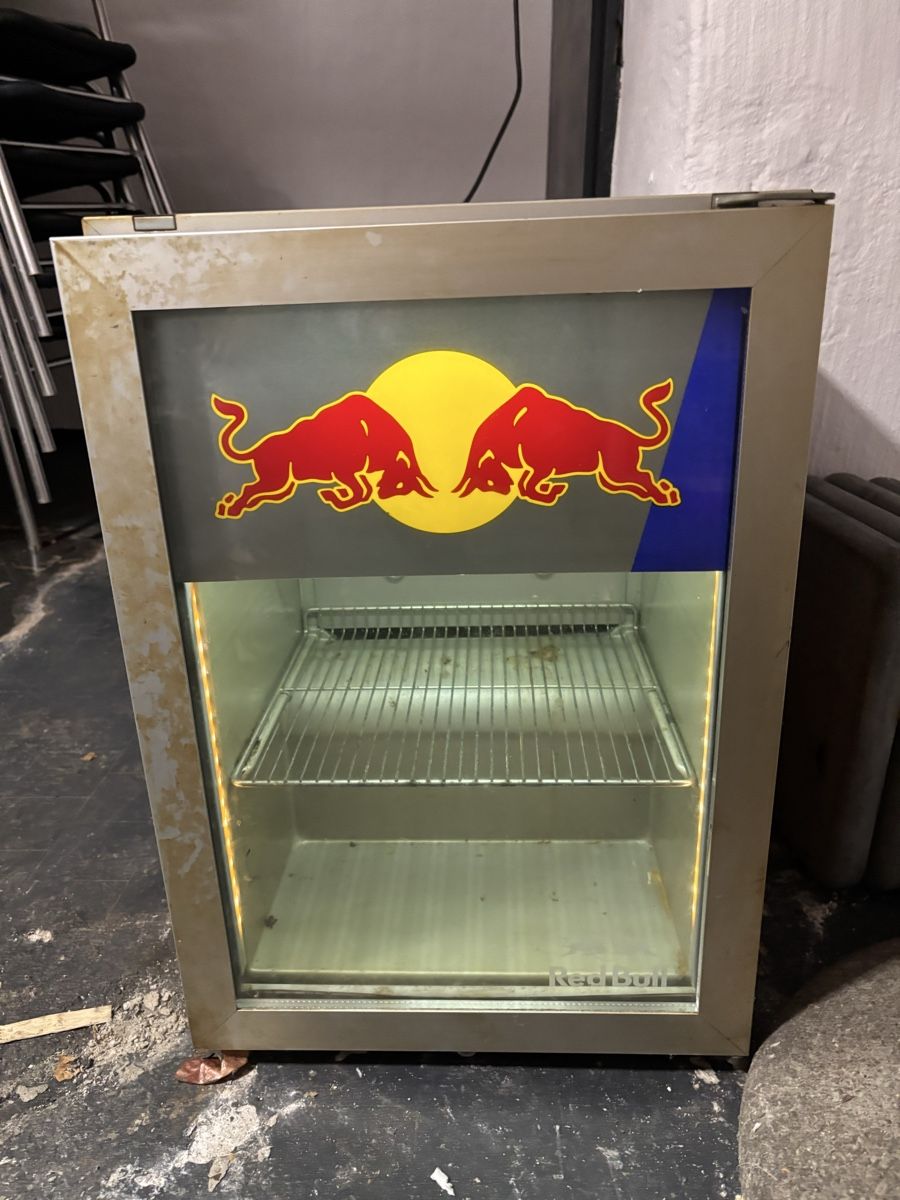 Red Bull Kuhlschrank Metro