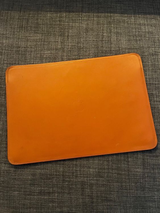 Original Apple leather MacBook Pro 16” sleeve (Gebraucht) in Zürich für ...