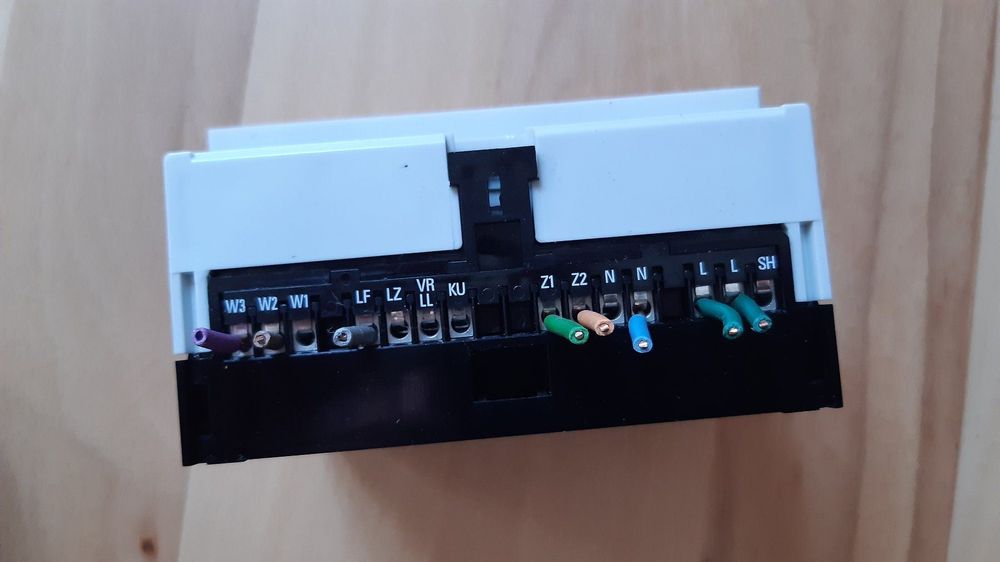 Unicomp 557 +REX Zeitschaltuhr Dig.+FI (Gebraucht) in hinwil für CHF 70 ...