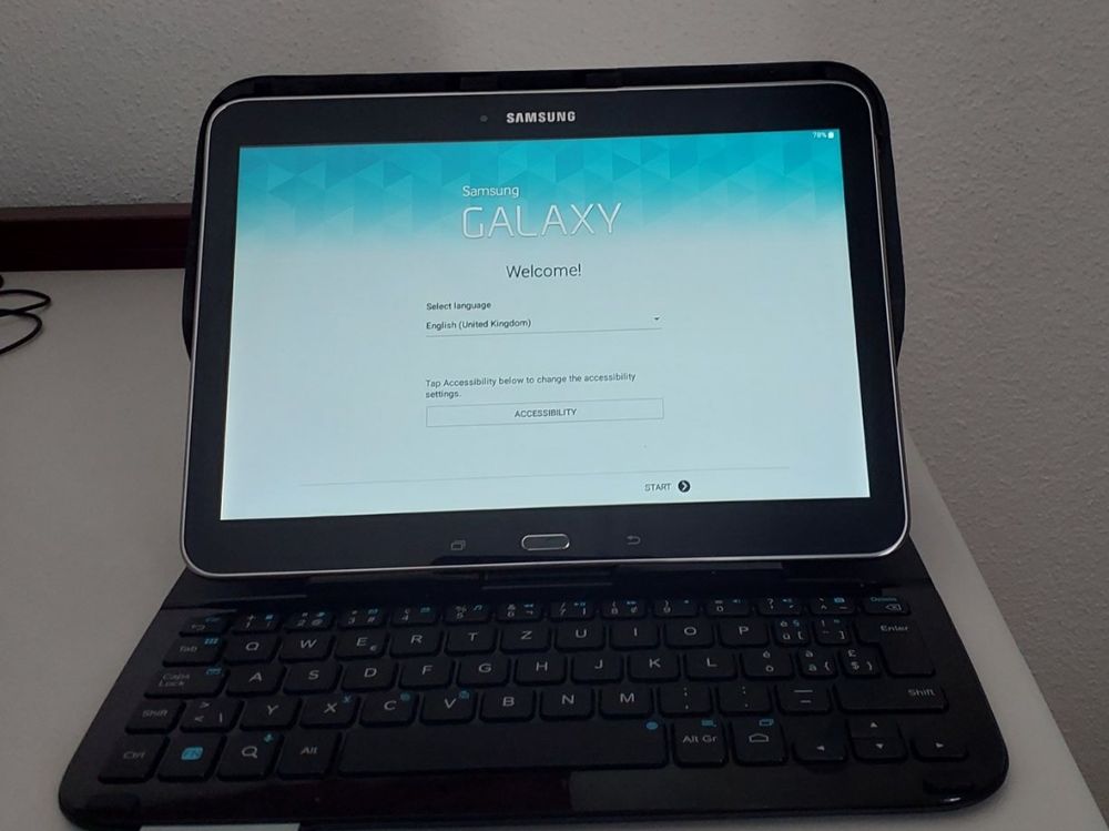 Samsung Tab 4 SM T533 16G schwarz mit Tastatur Loitech (Gebraucht) in ...