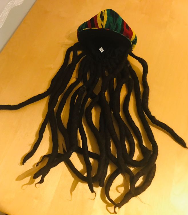 Bob Marley Outfit: Kappe mit Dreadlocks Armband, Brille (Gebraucht) in ...