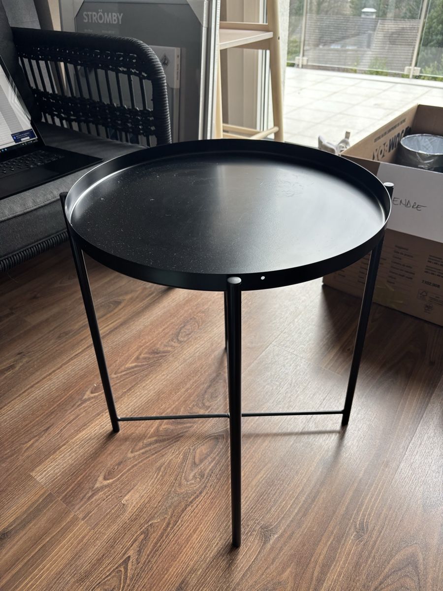 Table d’appoint ronde en métal noir (D'occasion) à La Conversion pour ...