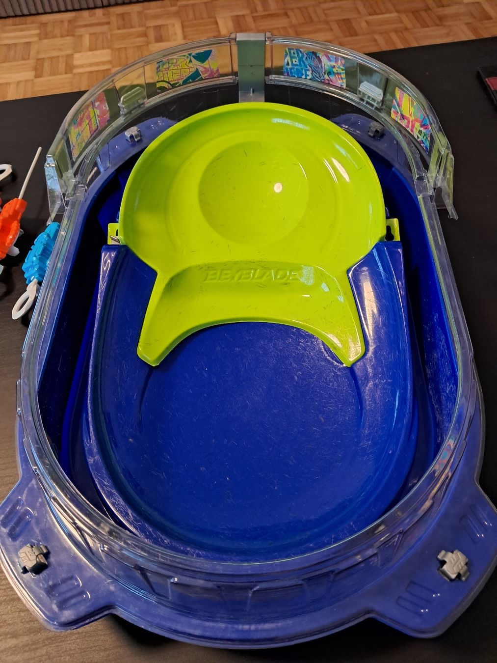 Pista/Piste Beyblade con trottole/mit Kreiseln/avec toupies (Gebraucht ...