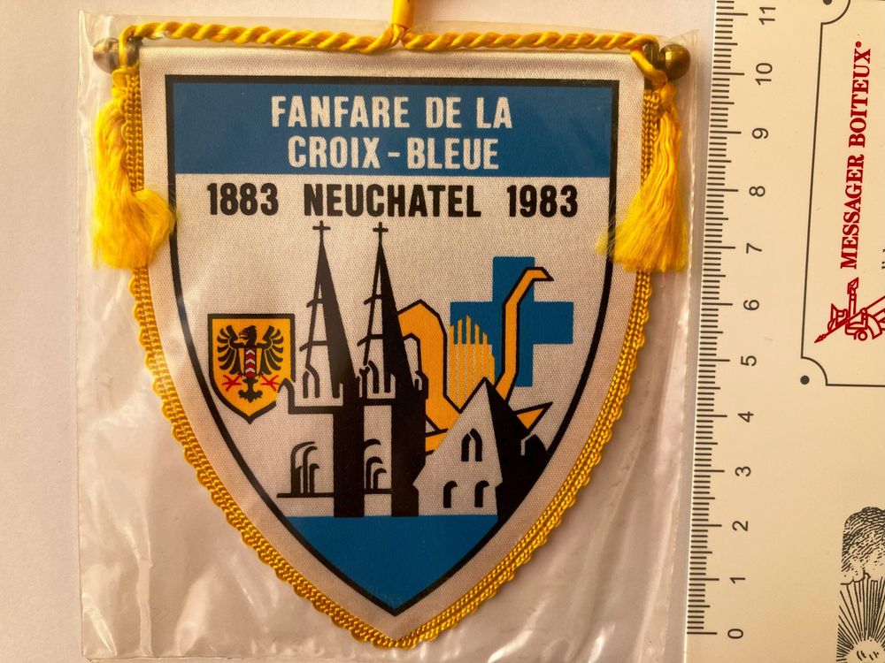 Vintage Fanion/Wimpel FANFARE DE LA CROIX-BLEUE NEUCHATEL (Neuf avec emballage d'origine) à ...