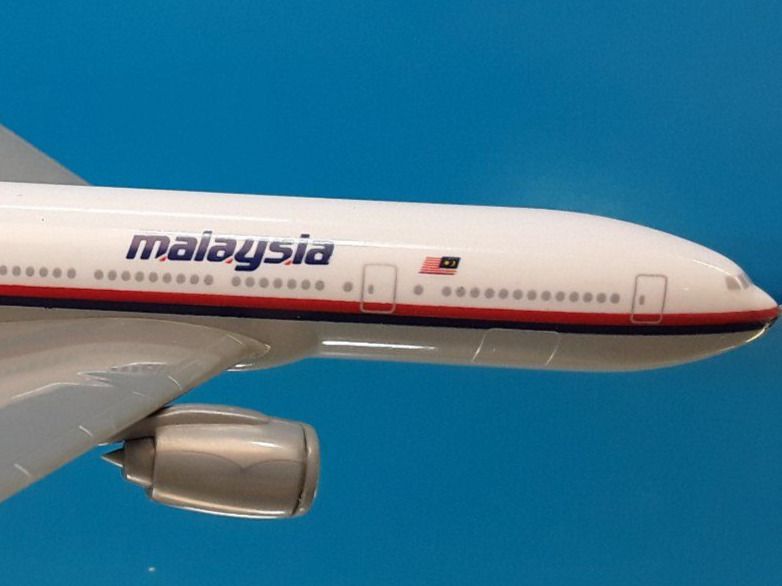 Modellflugzeug _ Malaysia Boeing B777 _ 1:500 (Gebraucht) in Uerikon ...