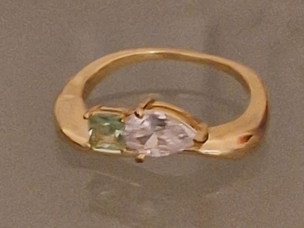 wunderschöner Ring mit grünem und weissem Stein 18mm innen | Kaufen auf ...