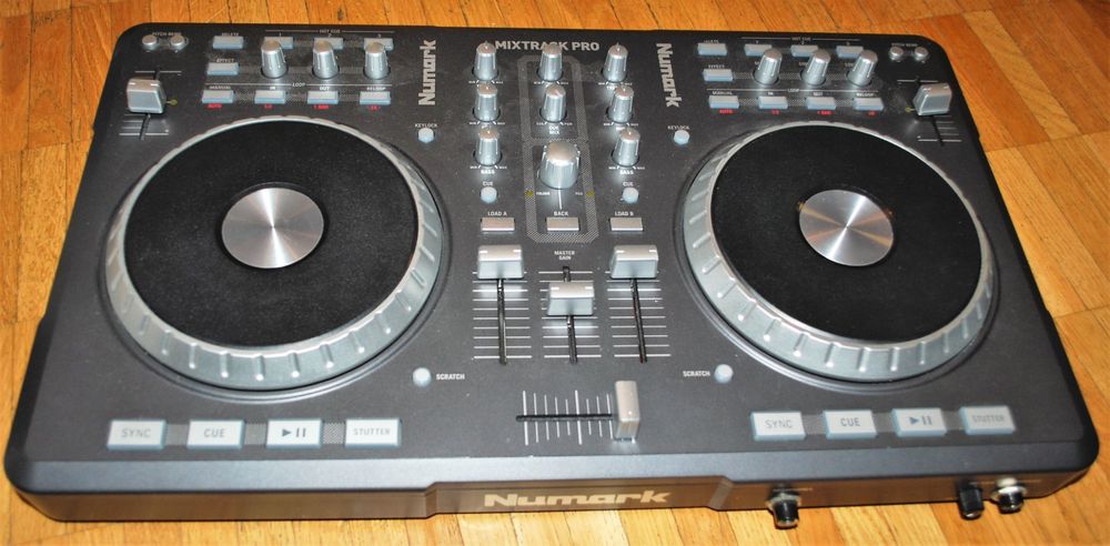 Numark Mixtrack PRO DJ Software Controller mit Audio | Kaufen auf Ricardo