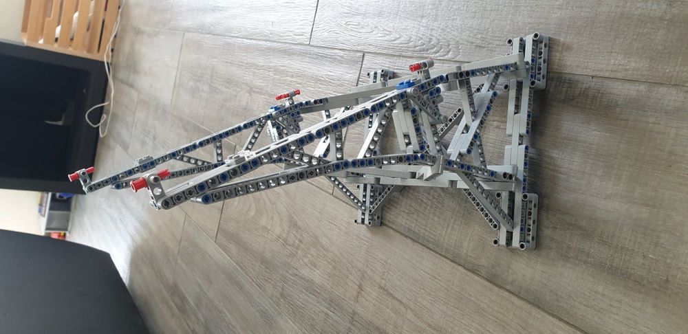 Star Wars UCS Millennium Falcon Efferman’s Vertical Stand (Gebraucht ...