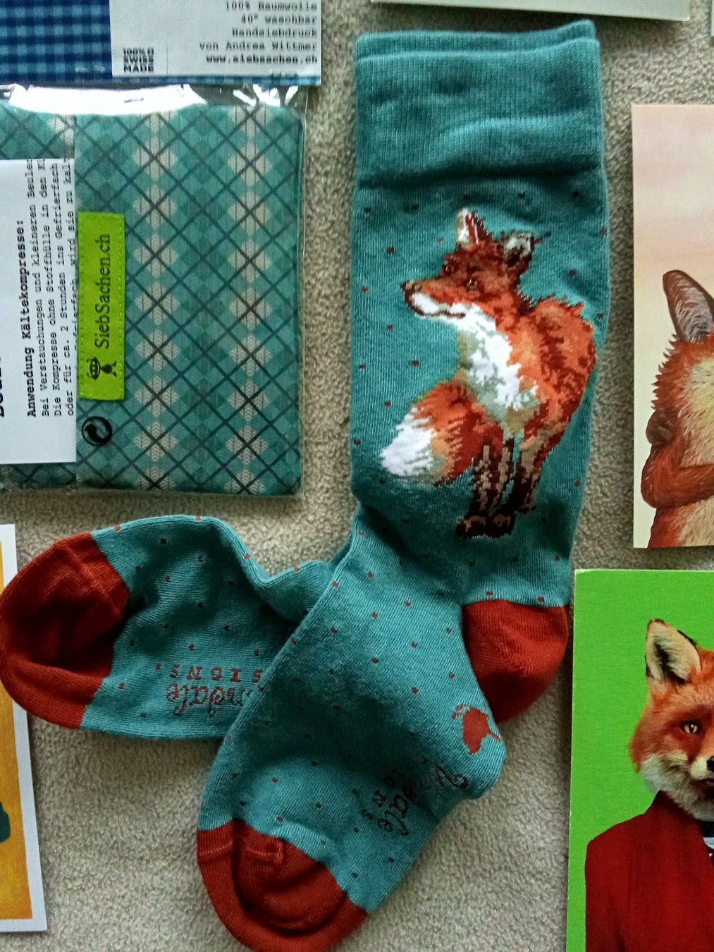 Für Fuchsfreunde: Beulentröster, Socken, Postkarten als SET (Neuf (Voir ...