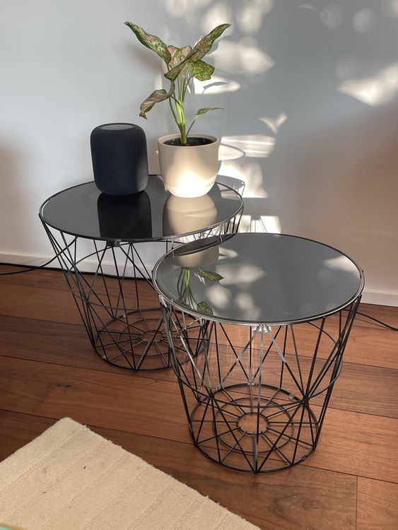 Stylish Wire Side Table with Black Glass Top | Kaufen auf Ricardo