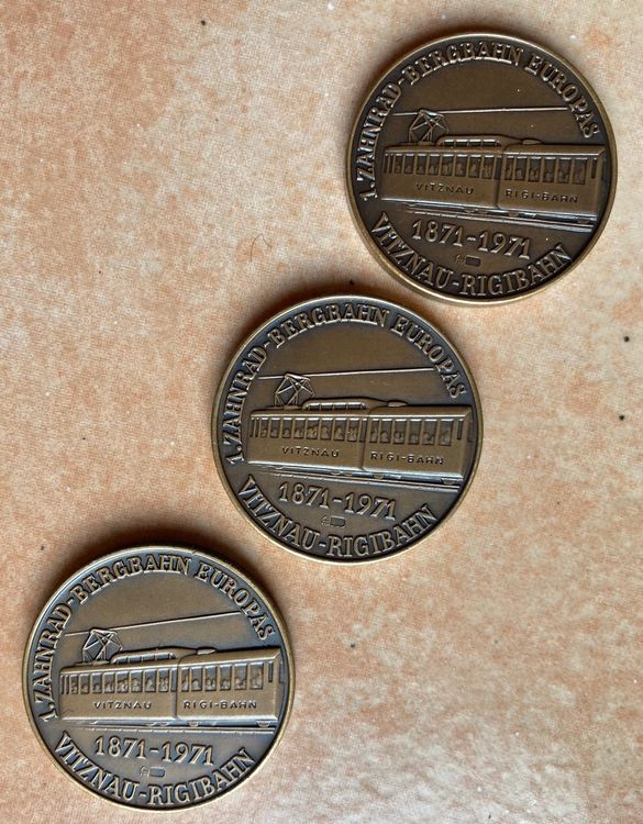 3 Médailles Vitznau-Rigi-Bahn 1871-1971 (Gebraucht) in Versoix für CHF 10 – nur Abholung auf ...