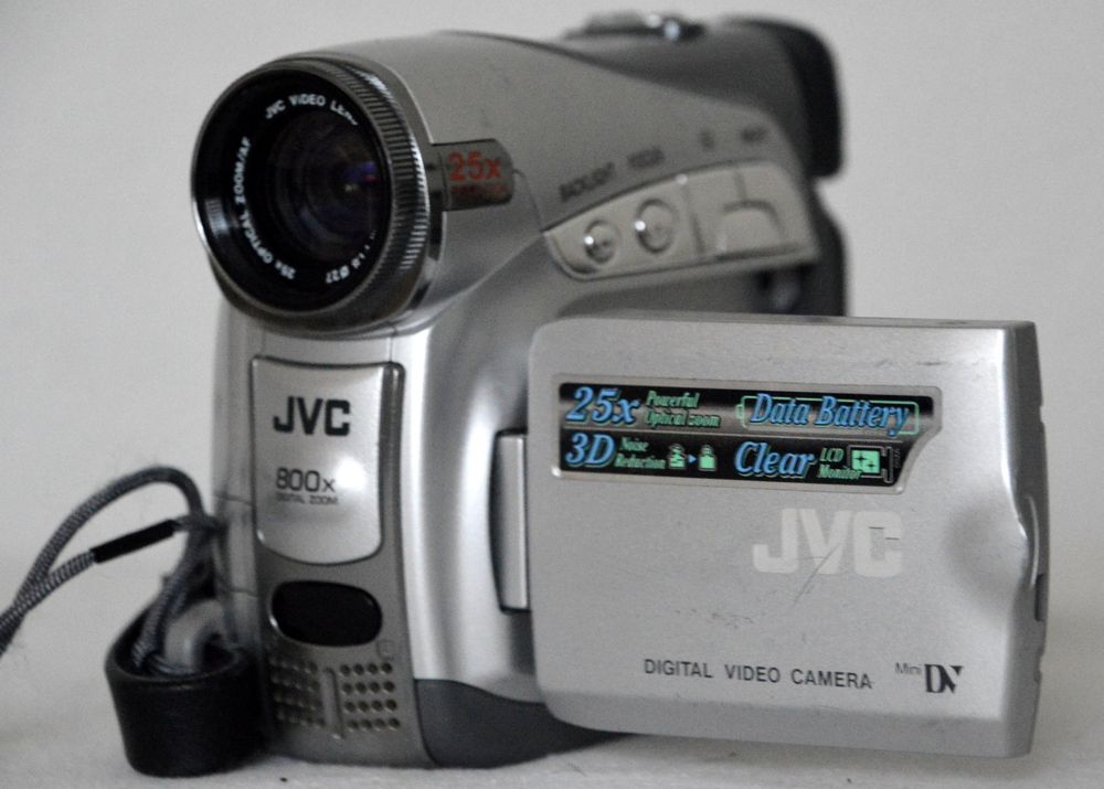 Camcorder / caméscope MiniDV JVC GR-D239E (Gebraucht) in Collonges für CHF 133 – mit Lieferung ...