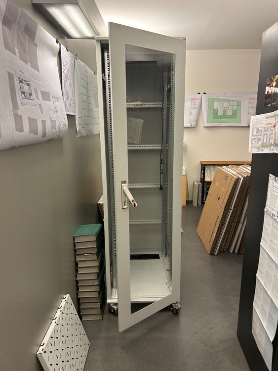 Schaefer IT-Systeme Server Rack 43U (Gebraucht) in Zürich für CHF 1 ...