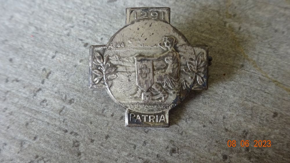 Badge ancien Patria (D'occasion) à Bassecourt pour CHF 6 – avec ...
