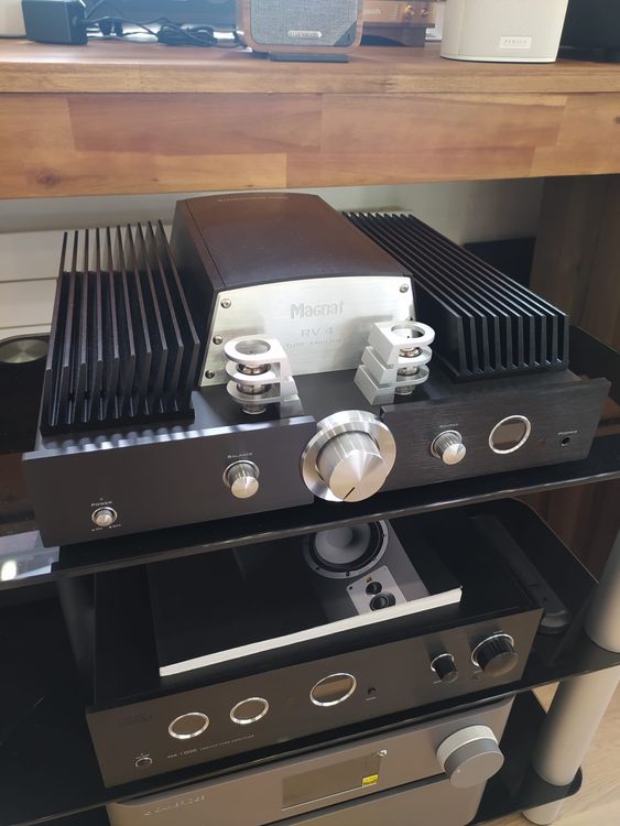 Amplificateur Hybride à tubes Magnat RV4 (Neu und originalverpackt) in ...