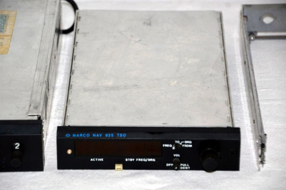 Narco AT150 Transponder Narco NAV825 TSO (Gebraucht) in Collonges für ...