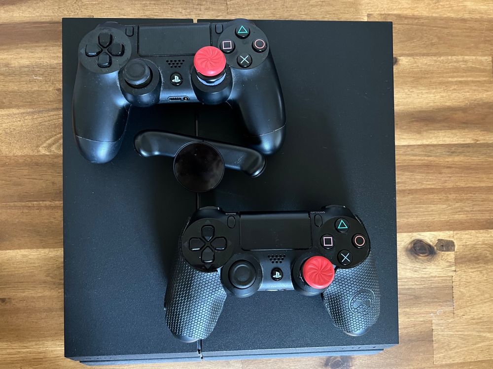 Playstation 4 + 2 Controller + Backpaddels für Controller (Gebraucht ...