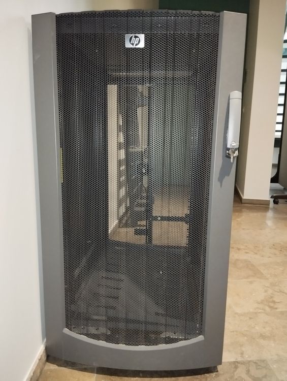 Server-Rack HP (Gebraucht) in Altendorf für CHF 150 – nur Abholung auf ...