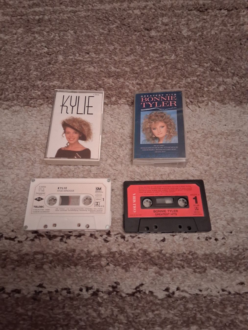 Lot de 2 cassettes audio vintage: Kylie, Bonnie Tyler! (D'occasion) à ...