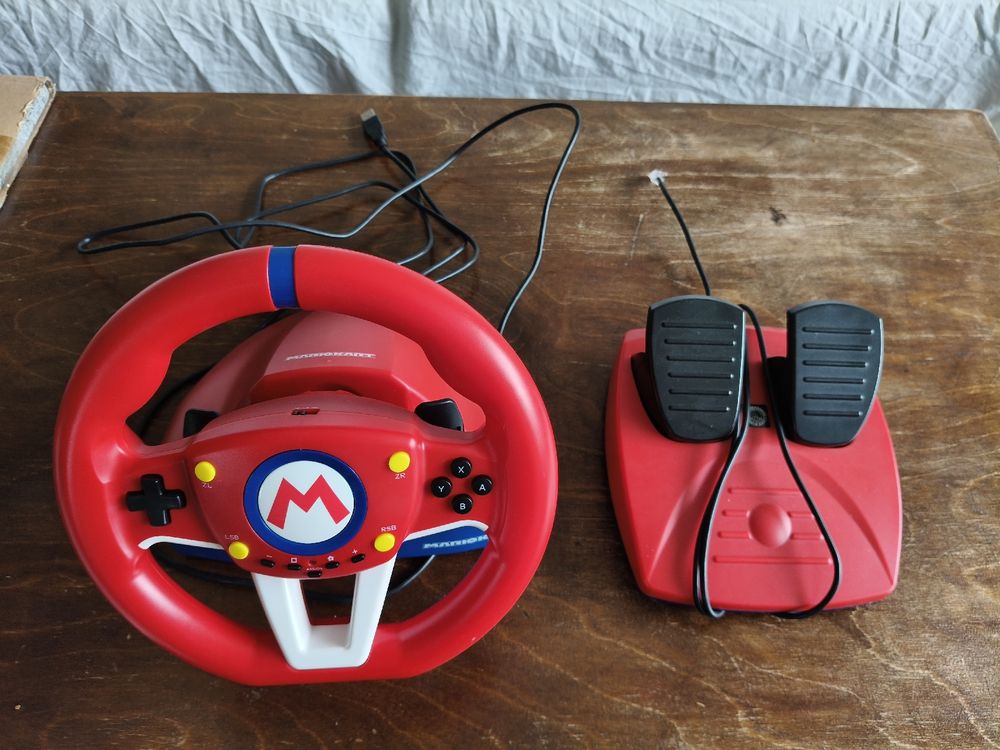Mario Kart Racing Wheel with Pedals - Great Condition! | Kaufen auf Ricardo
