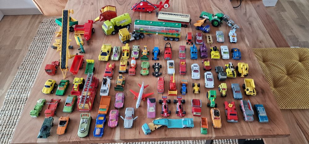 Spielzeug, Matchbox aus verschiedenen Jahrzehnten (Defekt) in ...